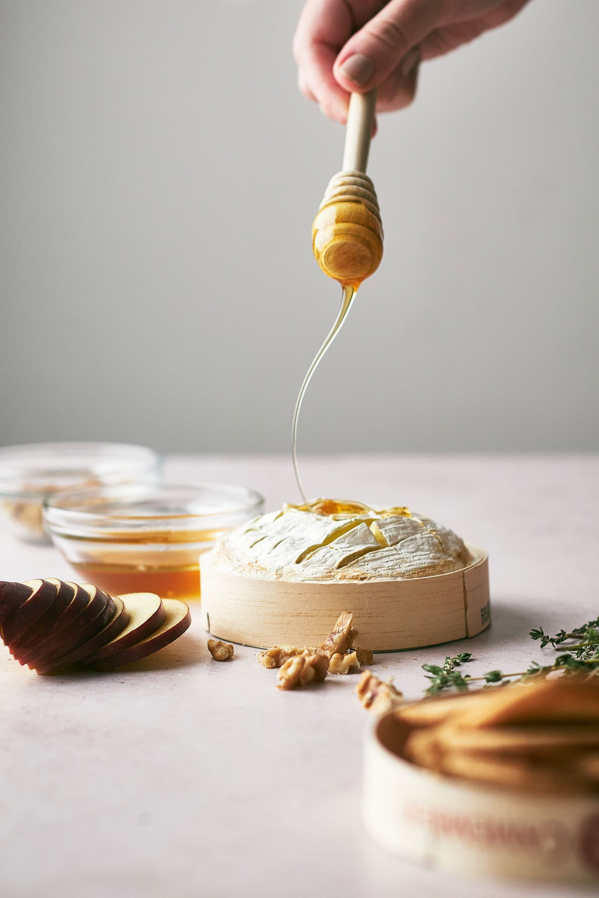 Creamy Baked Brie Recipe - Hungry Cooks Kitchen