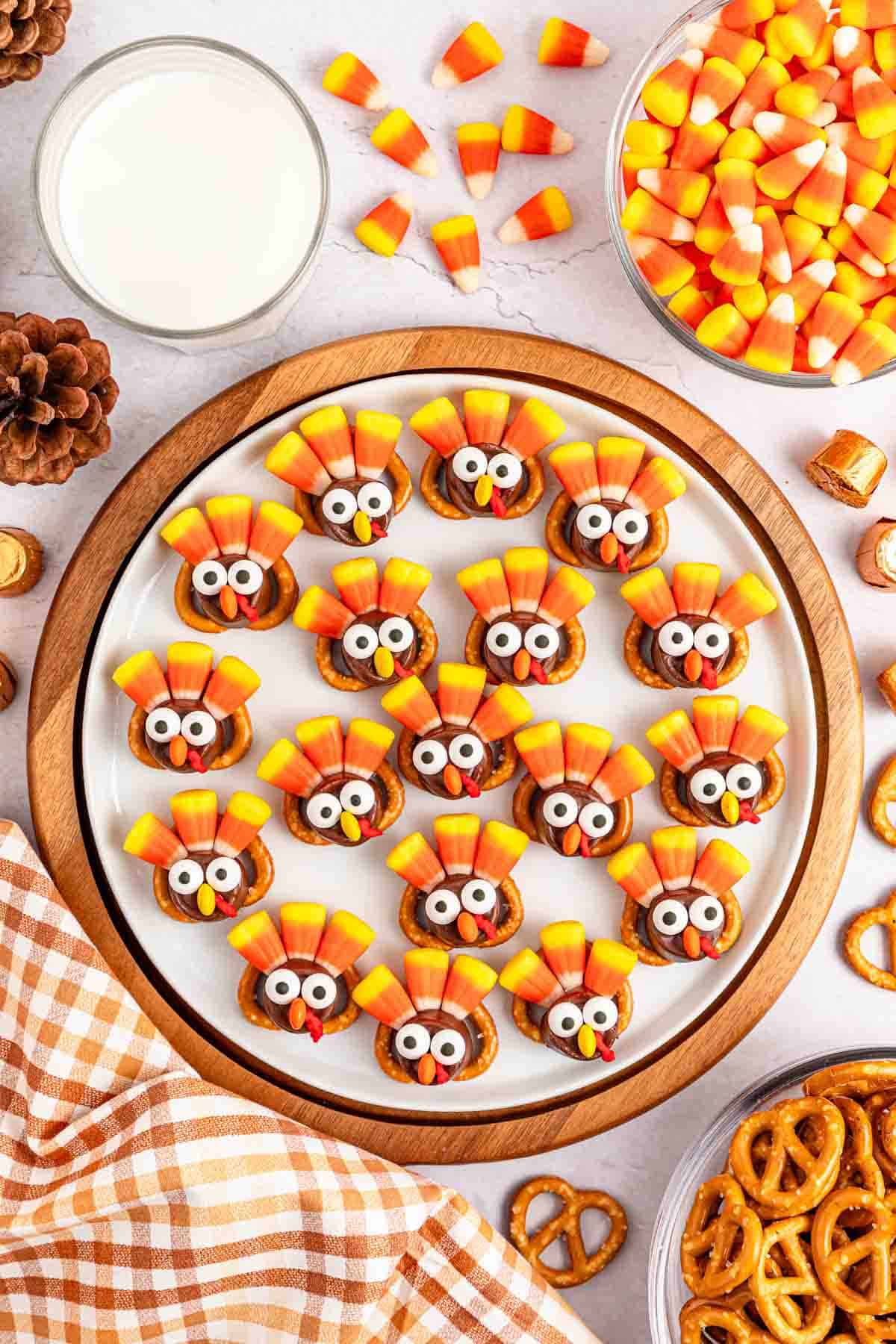 Fun Rolo Pretzel Thanksgiving Turkeys Recipe - Hungry Cooks Kitchen
